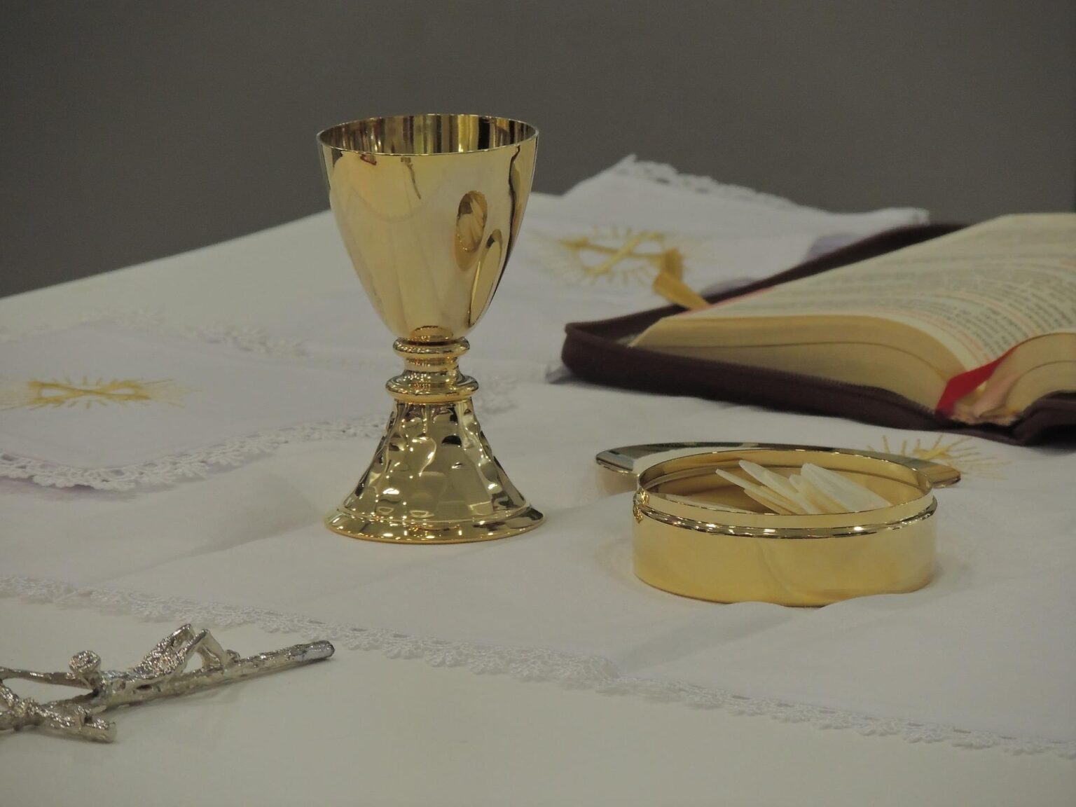 The Eucharist: 82 Lessons About the Blessed Sacrament - Catholic Ace